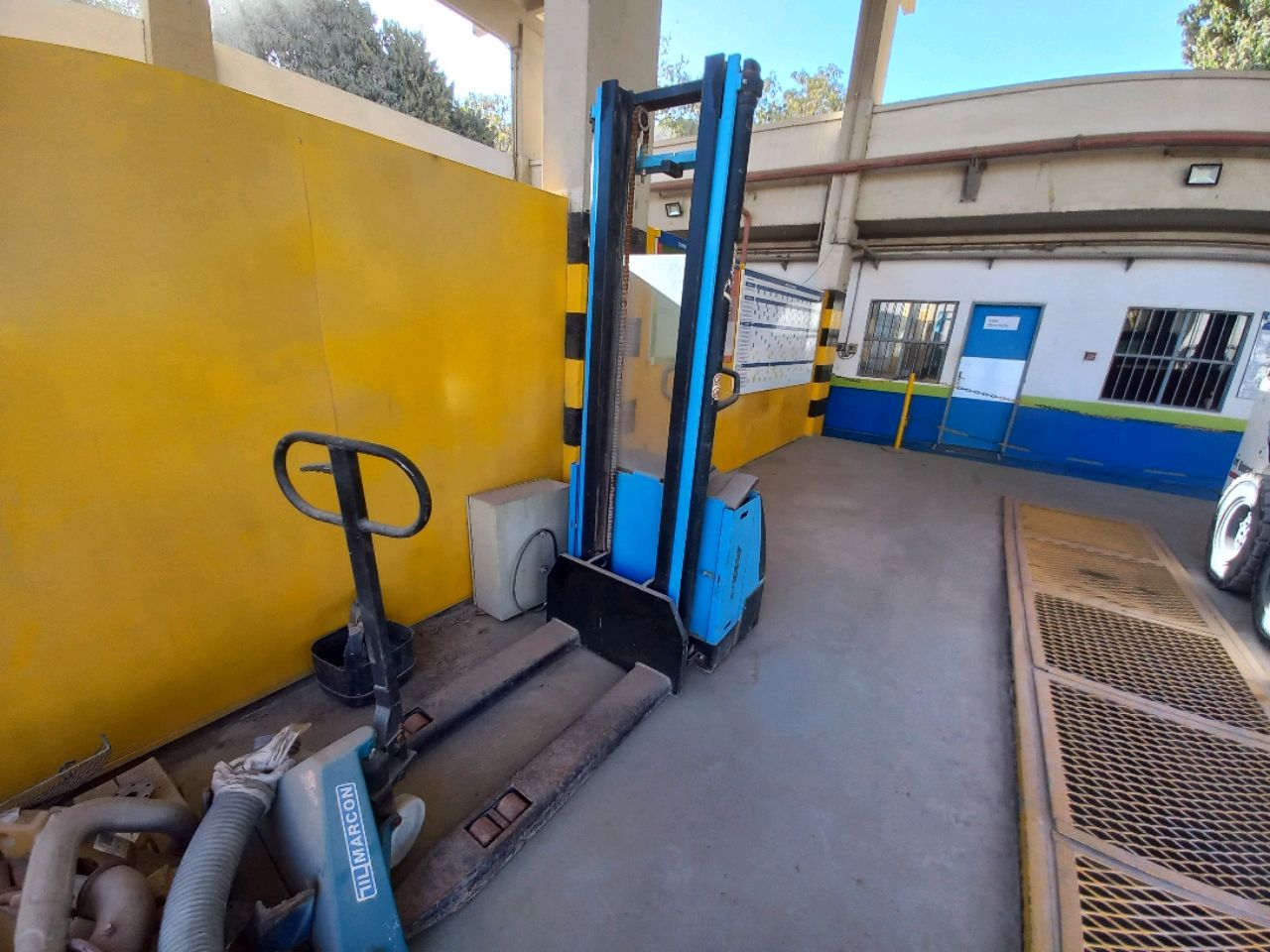 Empilhadeira Paletrans Pt1635 4x2 à venda